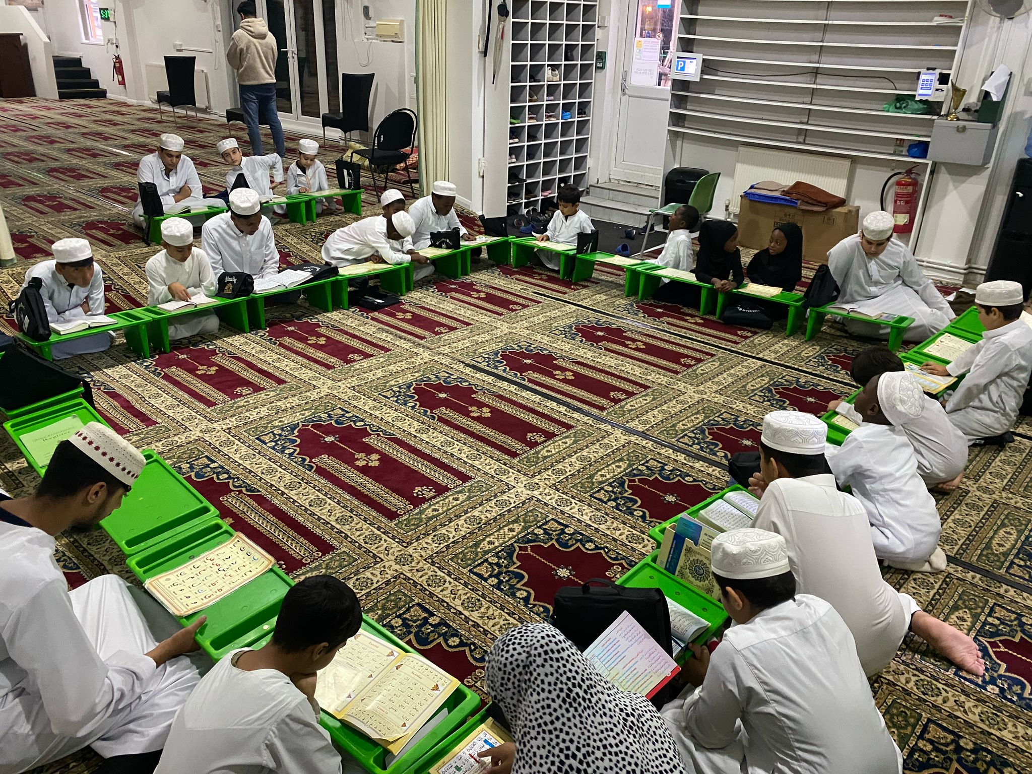 Gulzar-e-Habib Crawley / Crawley Central Mosque