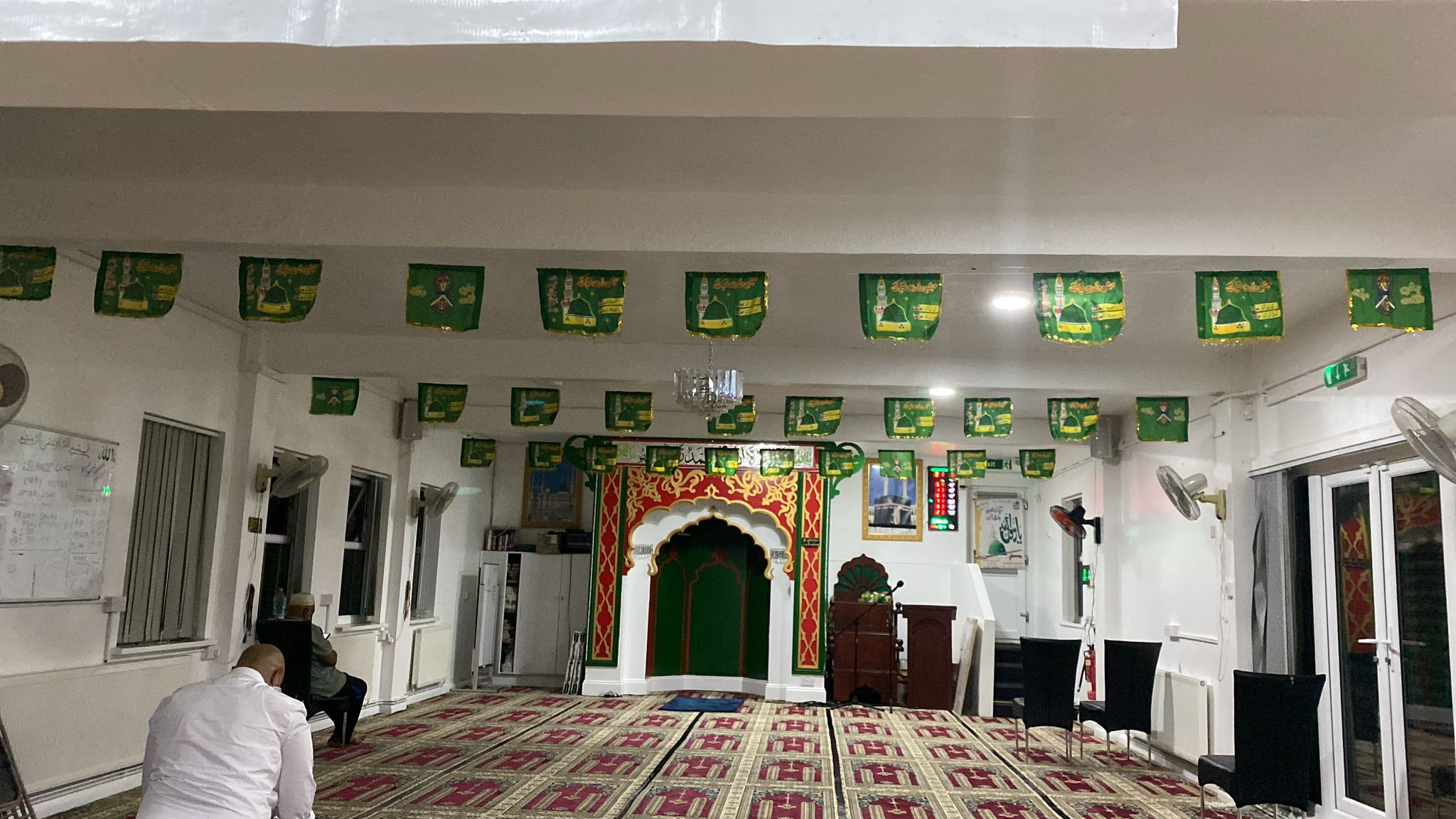 Gulzar-e-Habib Crawley / Crawley Central Mosque